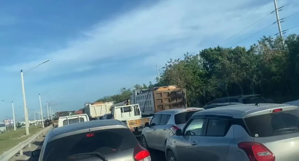 Surgen quejas por congestión vehicular en el bulevar turístico Frank ...